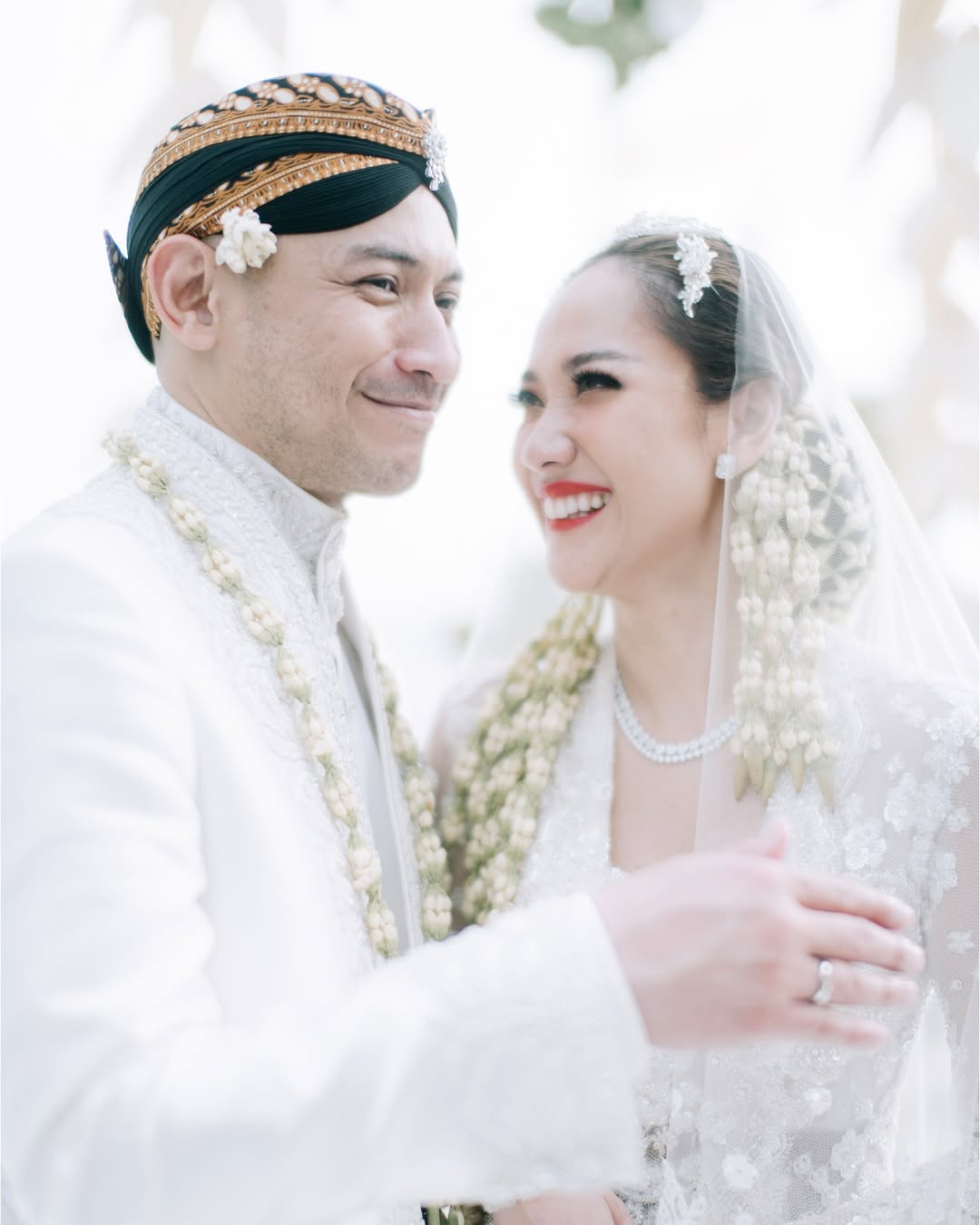 Deretan Cincin Nikah Custom ala Selebriti, Sempurna Jadi Inspirasi Buat ...