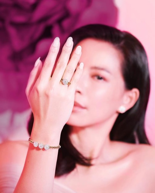 10 Alasan Mengapa Anda Harus Memiliki Cincin Tunangan di Jari Manis ...