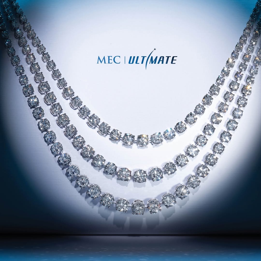 Tampilan Anya Geraldine Memakai Kalung dengan Bentuk Diamond Fancy ...