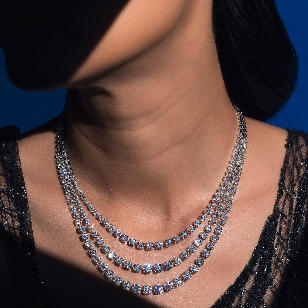 Tampilan Anya Geraldine Memakai Kalung dengan Bentuk Diamond Fancy ...