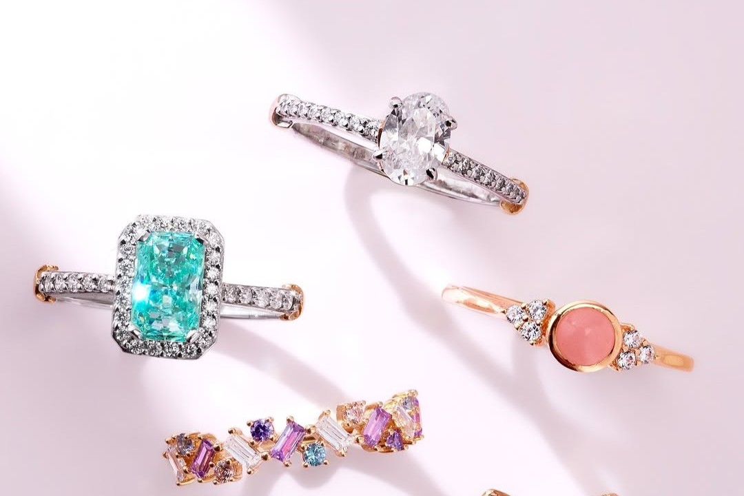 Inspirasi Model Cincin Terbaru dengan Hiasan Permata untuk Hiasi Malam ...